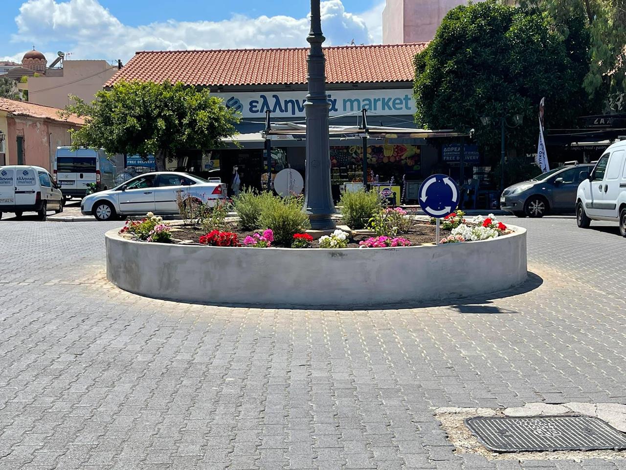 ΦΥΤΕΥΣΗ ΚΑΛΛΩΠΙΣΤΙΚΩΝ ΦΥΤΩΝ, ΚΕΝΤΡΙΚΗ ΠΛΑΤΕΙΑ ΛΑΥΡΙΟΥ [ΜΑΪ. 2021] – ΔΑΝΕΤΑΛ